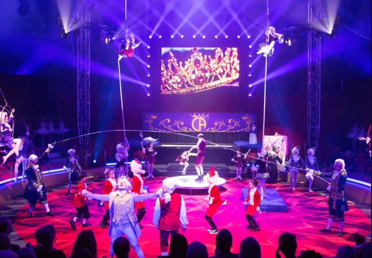 Circus Arts Conservatory raises over $400,000 during Royal Gala