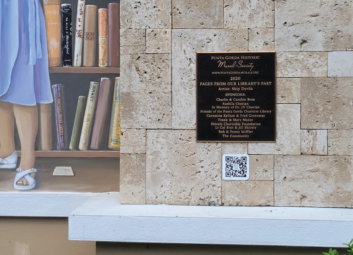 New QR code signs help visitors learn about Punta Gorda's murals